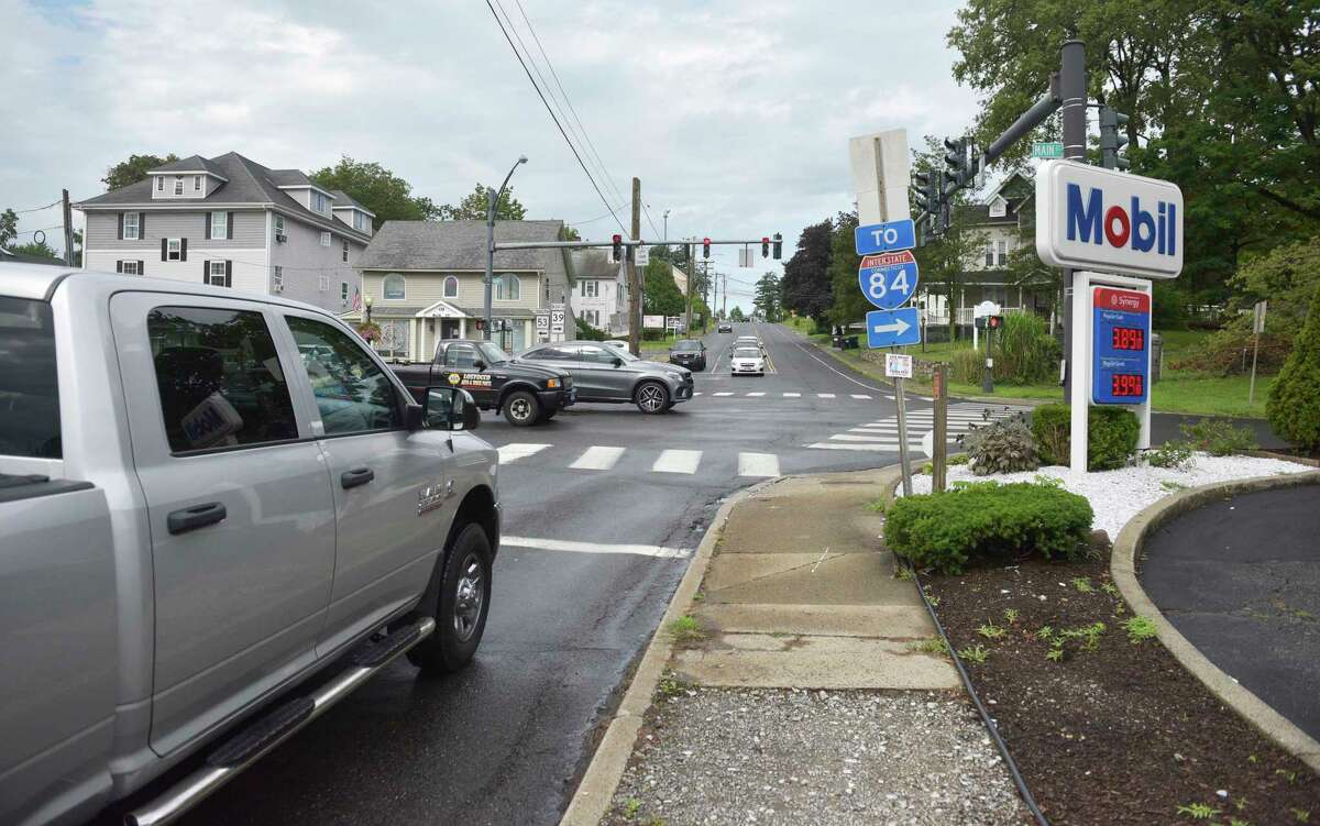 CT floats driving on I-84 shoulder to ease backups in Danbury