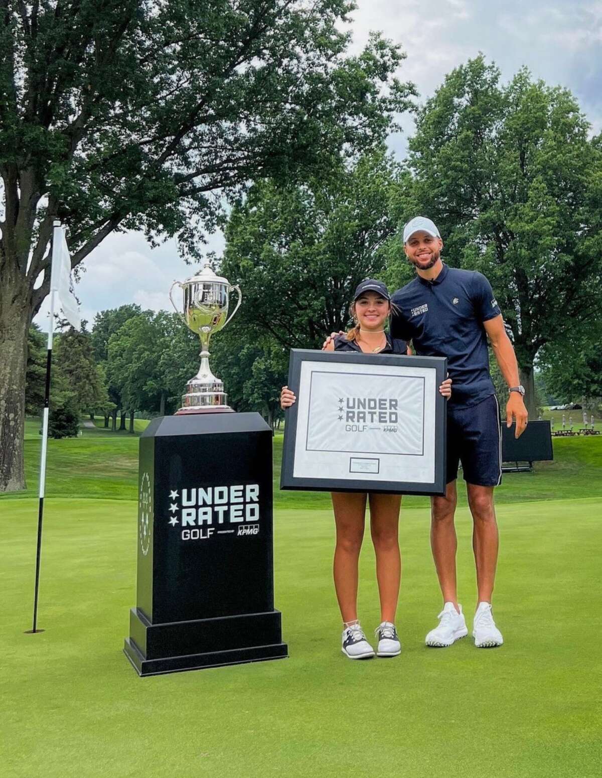 Alamo Heights golfer 's success led her to meet NBA's Steph Curry