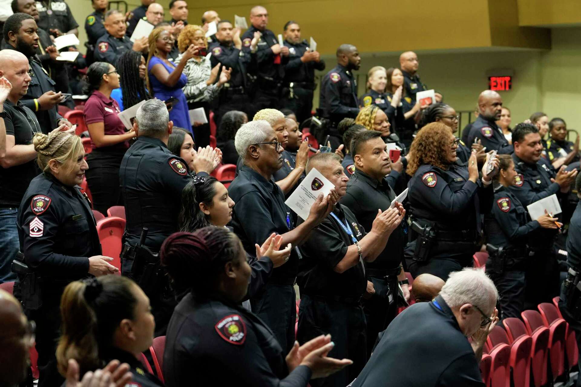 Houston school districts struggle to hire officer at every campus