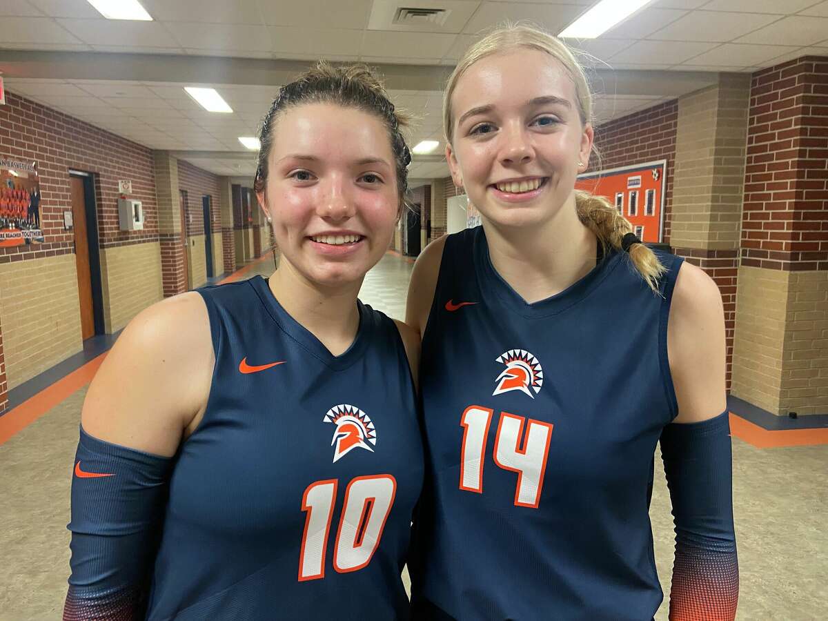 Seven Lakes Spartans volleyball rallies past Bridgeland Bears