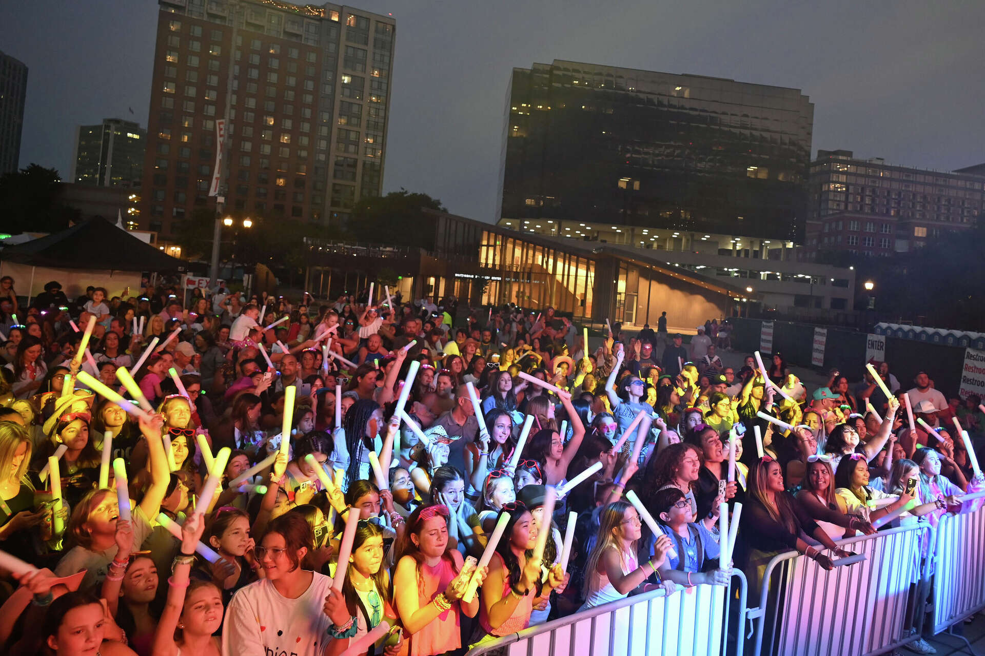 Hey Stamford! After Dark adds free Sunday event with food, '80s band