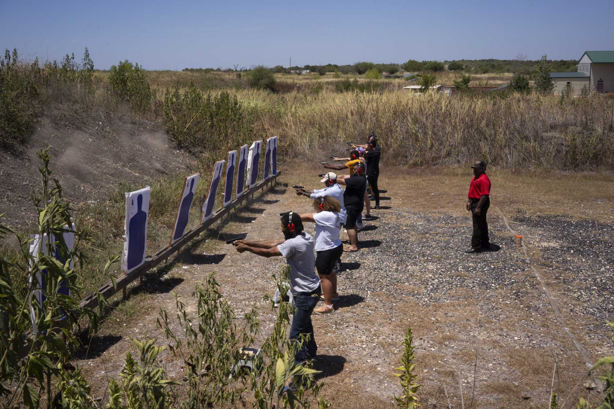 Texans don’t need license to carry a gun, but some still want one