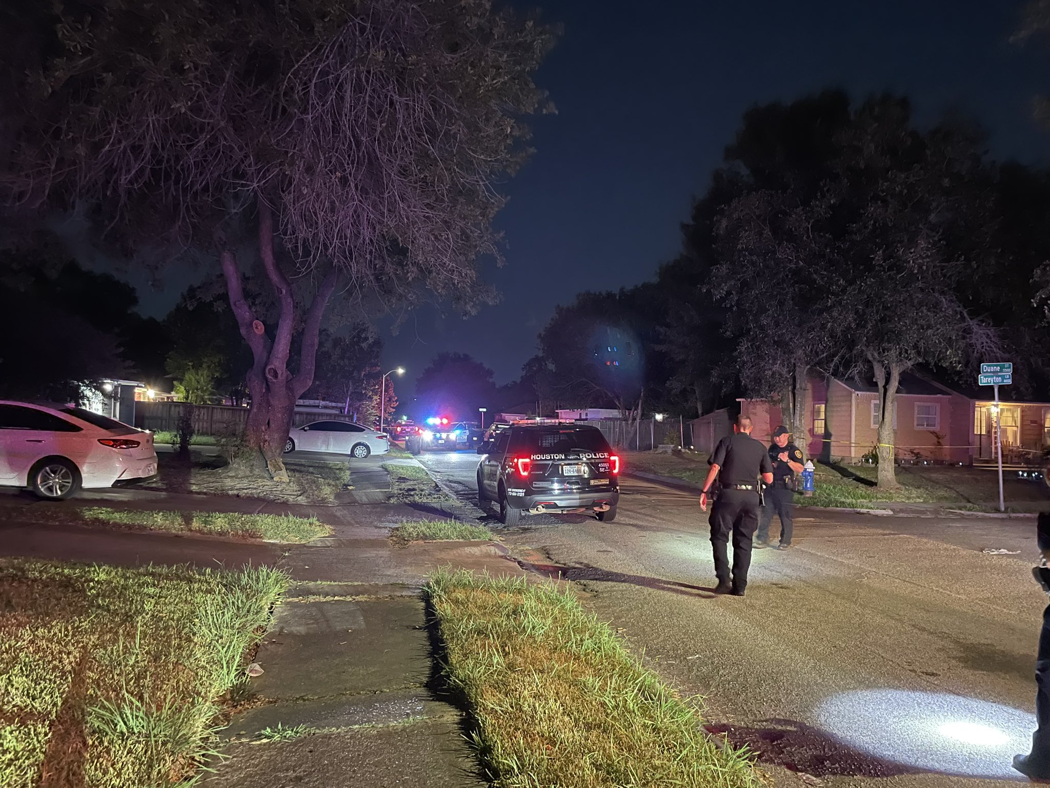 1 dead in drive-by shooting of south Houston home, police say
