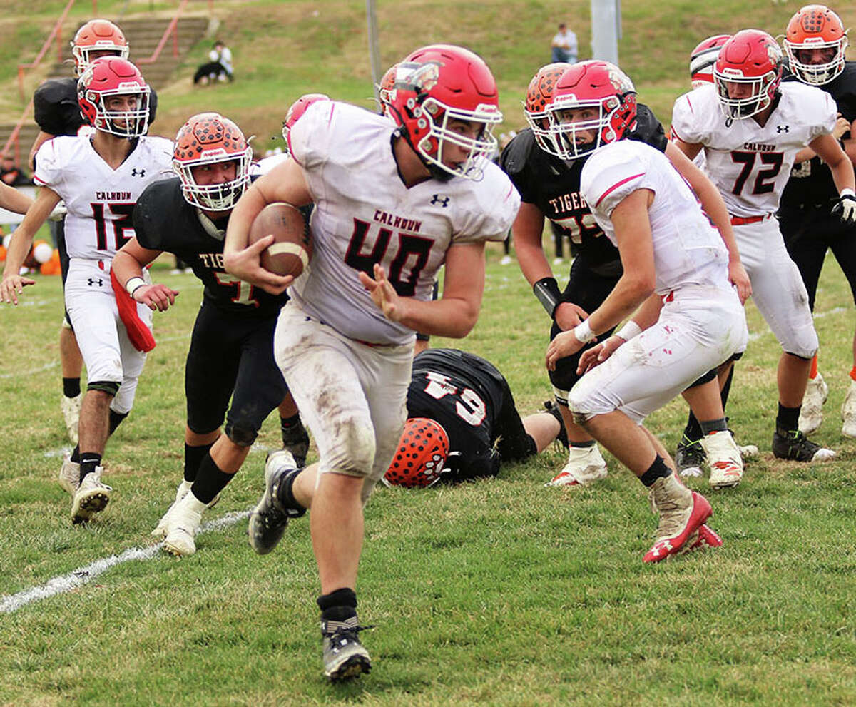 Calhoun poised for return to playoffs, seeks win in Week 10