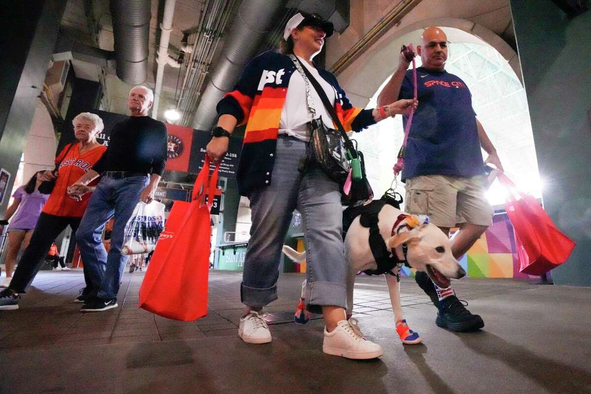 Mariners complete sweep of Astros for first time since 2018