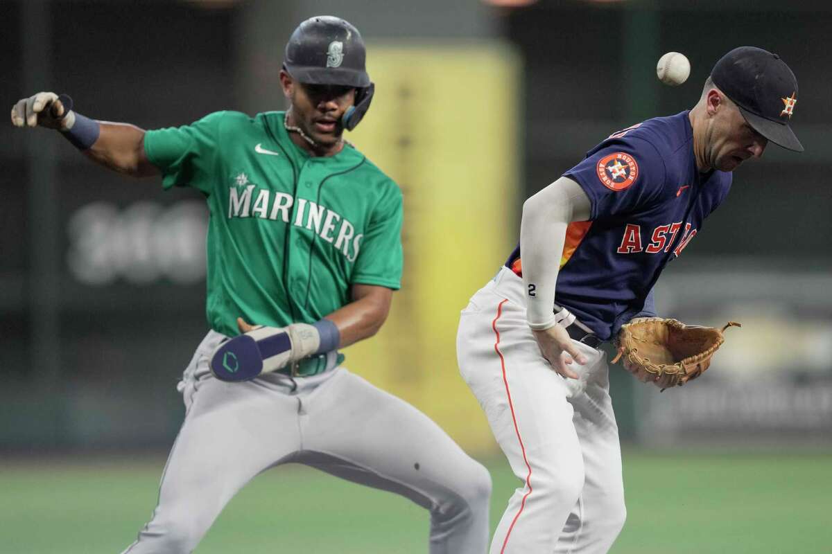 Mariners complete sweep of Astros for first time since 2018