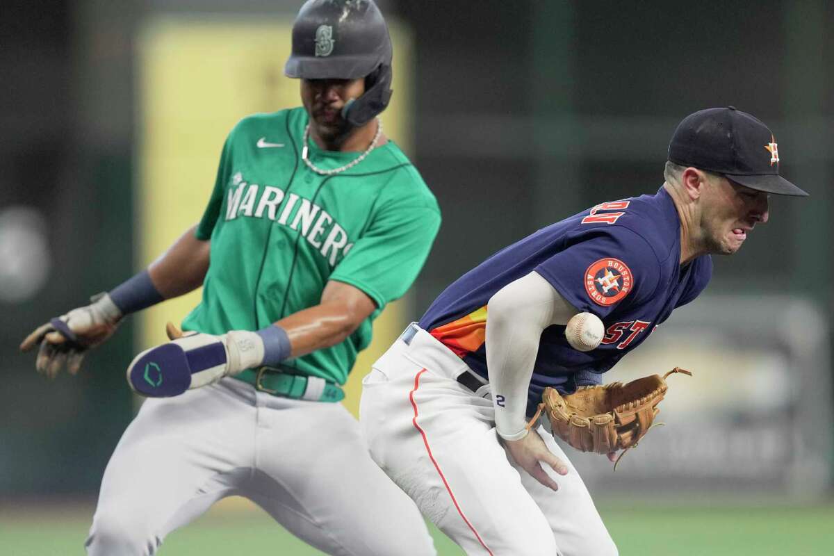 Mariners complete sweep of Astros for first time since 2018