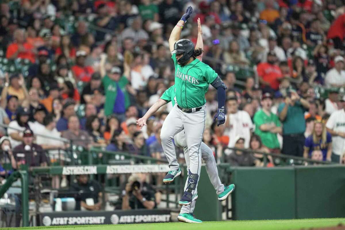 Mariners complete sweep of Astros for first time since 2018