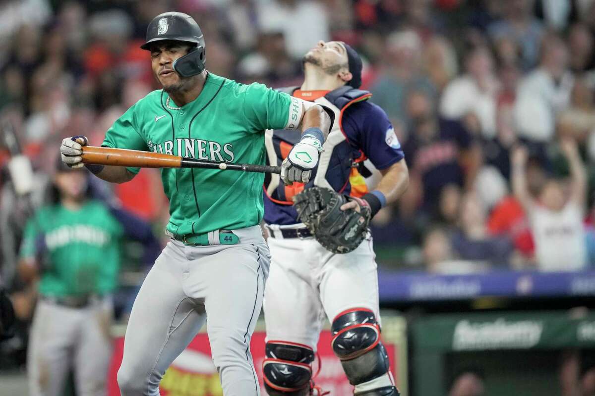 Mariners complete sweep of Astros for first time since 2018