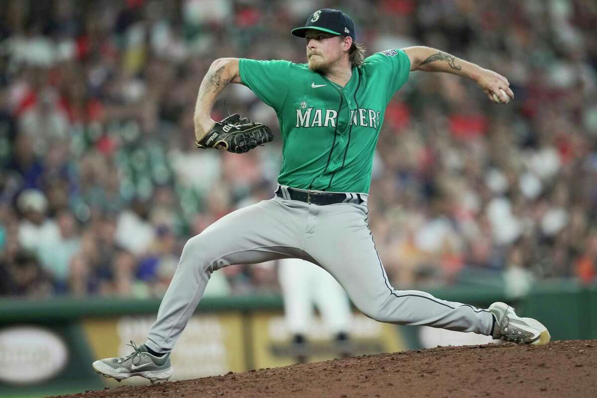 Mariners complete sweep of Astros for first time since 2018