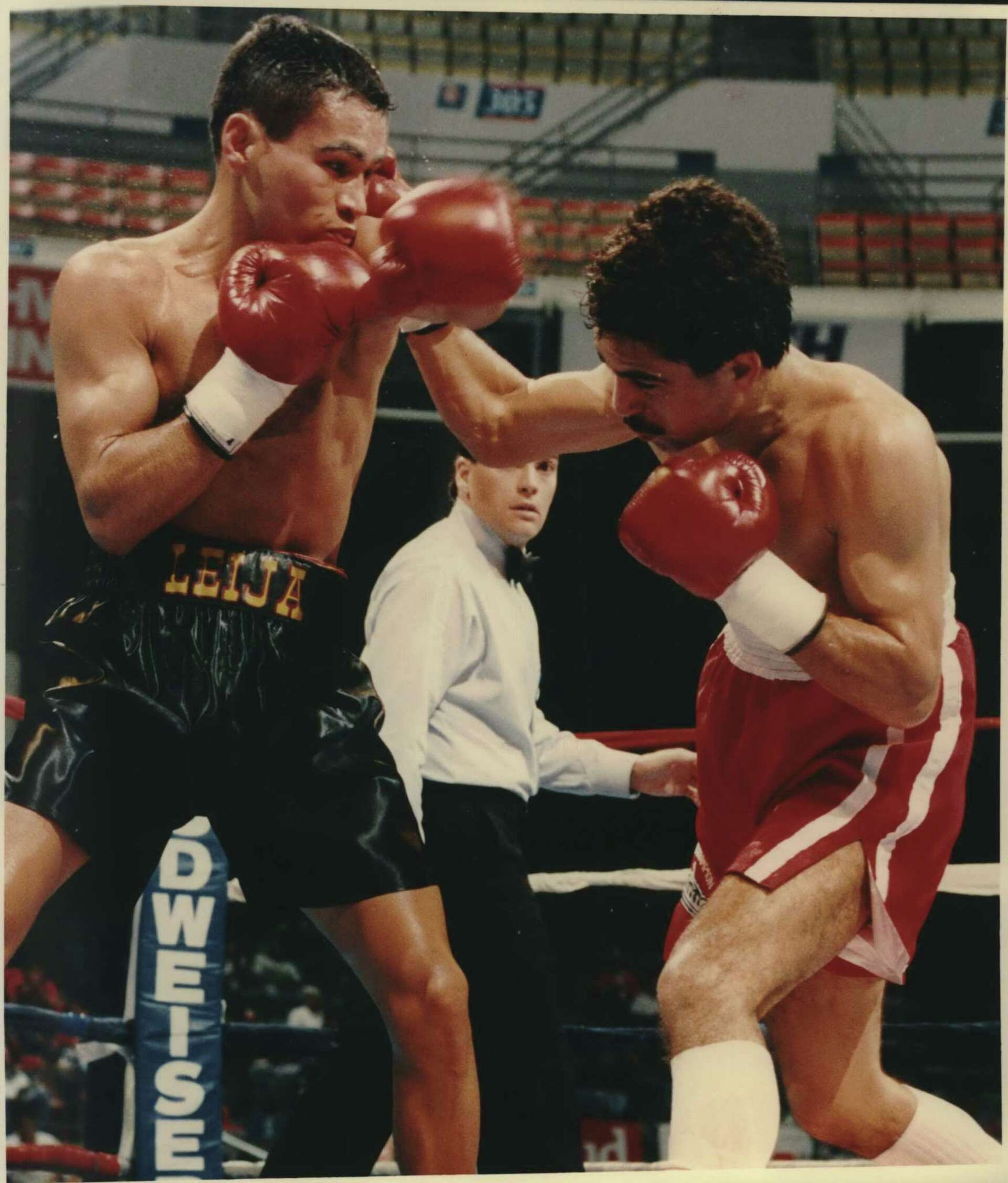 Boxing legend James Leija hopes to give Wembanyama 'Mamba mentality'