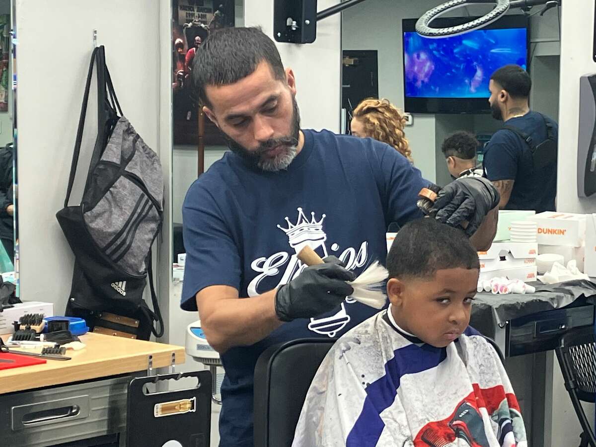 East Hartford police join local barber to give kids free, fresh cuts