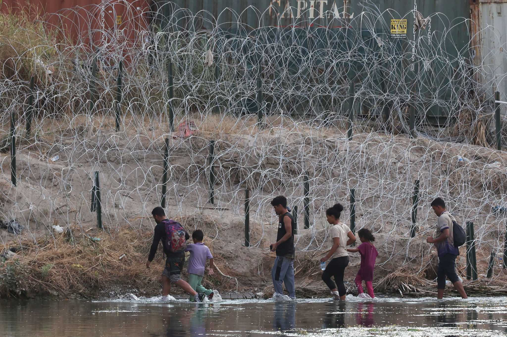 DOJ asks Supreme Court to let border agents cut Texas razor wire