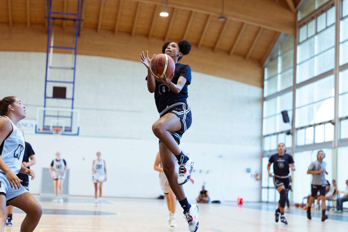 UConn women defeats Italian All-Stars in Bologna