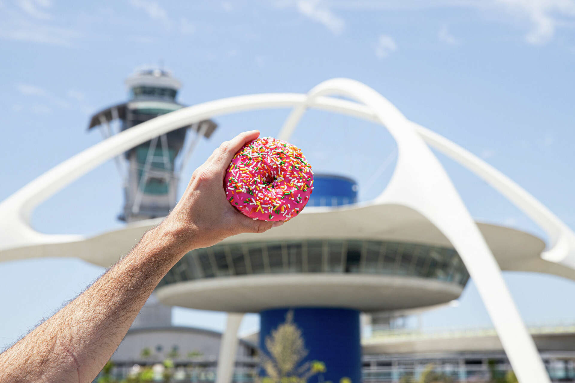 Beloved Randy’s Donuts opens LAX location