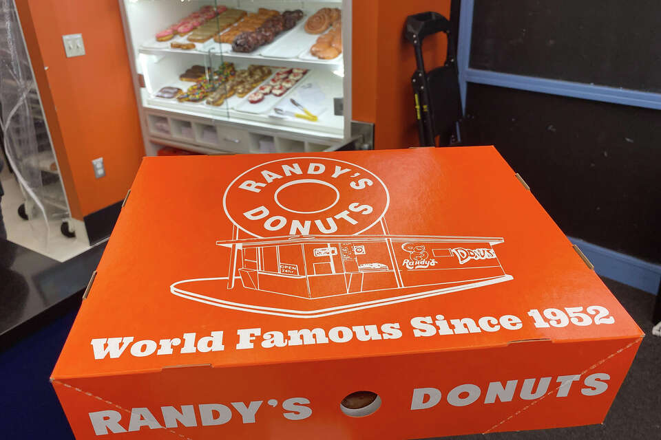 Beloved Randy’s Donuts opens LAX location