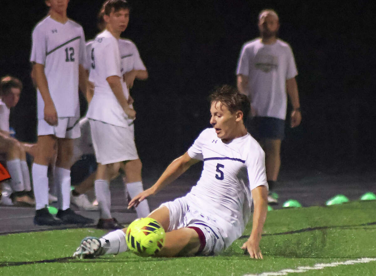 Griffins drop season opener to Eagles