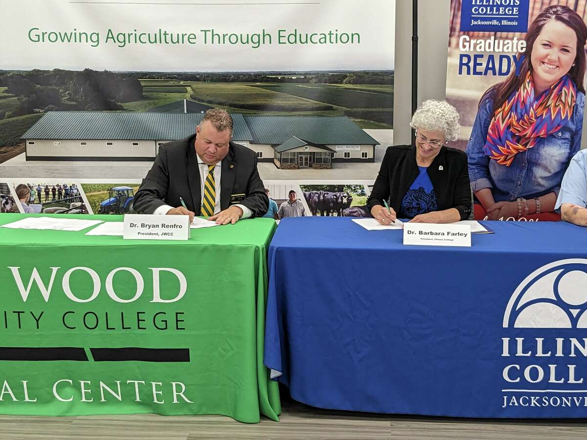 IC, JWCC sign agricultural articulation agreement