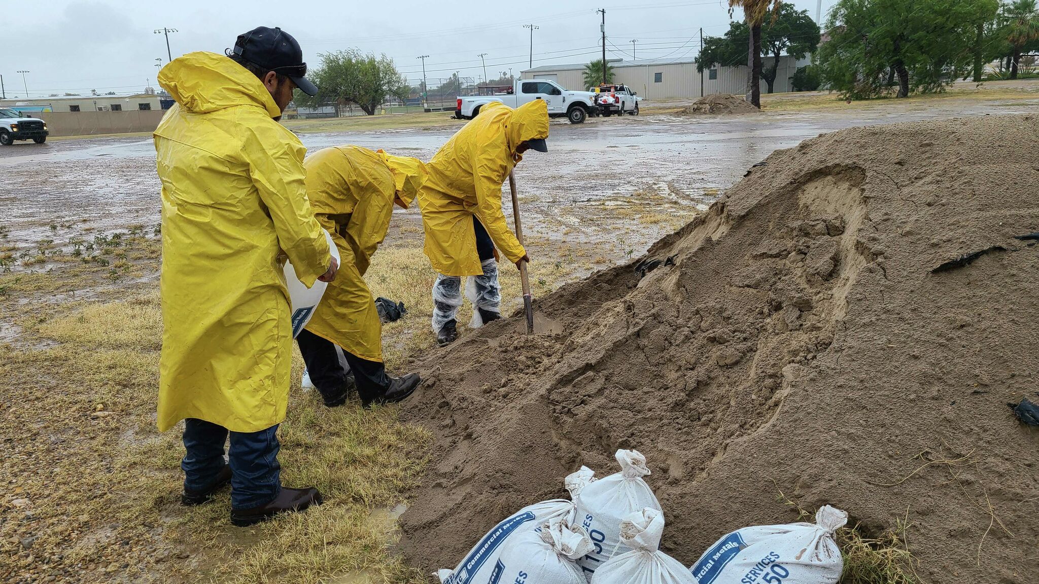 Laredo provides free bags of sand ahead of Hurricane Beryl