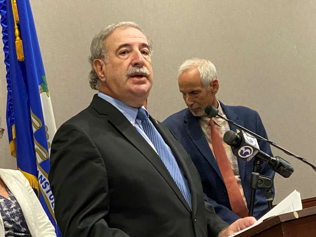 CT officials, United Illuminating square off over electric rate hike