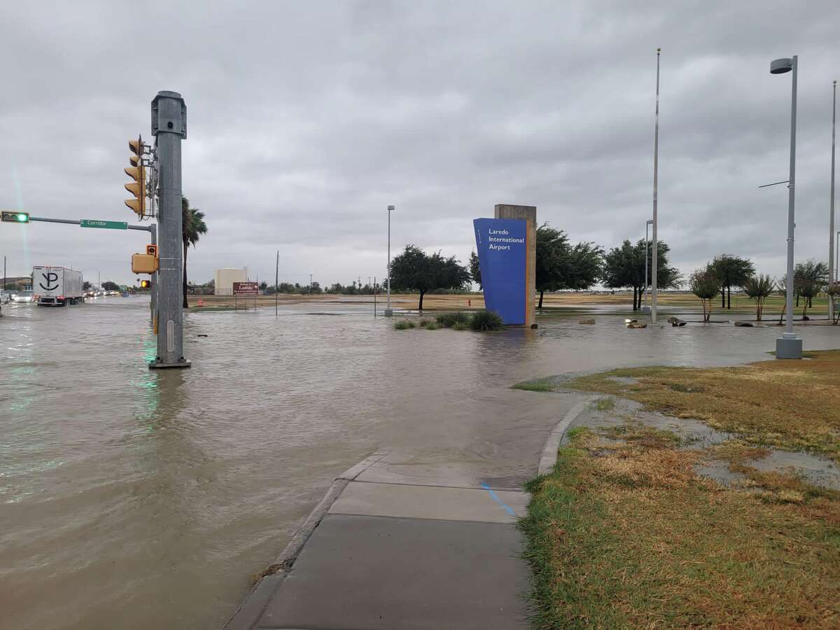 Laredo PD closes part of Loop 20 as flooding intensifies in Laredo are