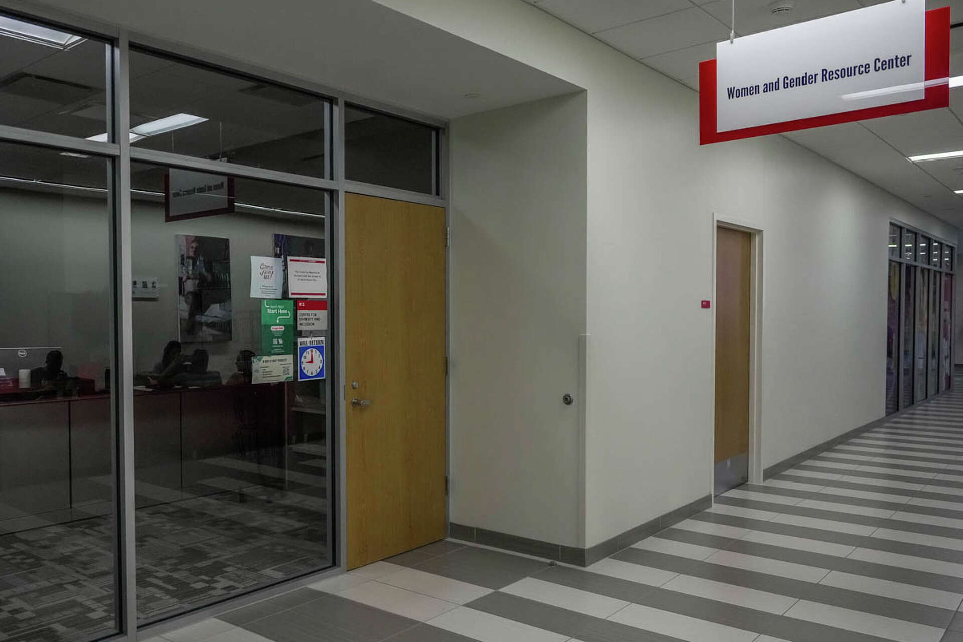 UH to close women and gender center, open 'parent and family' office