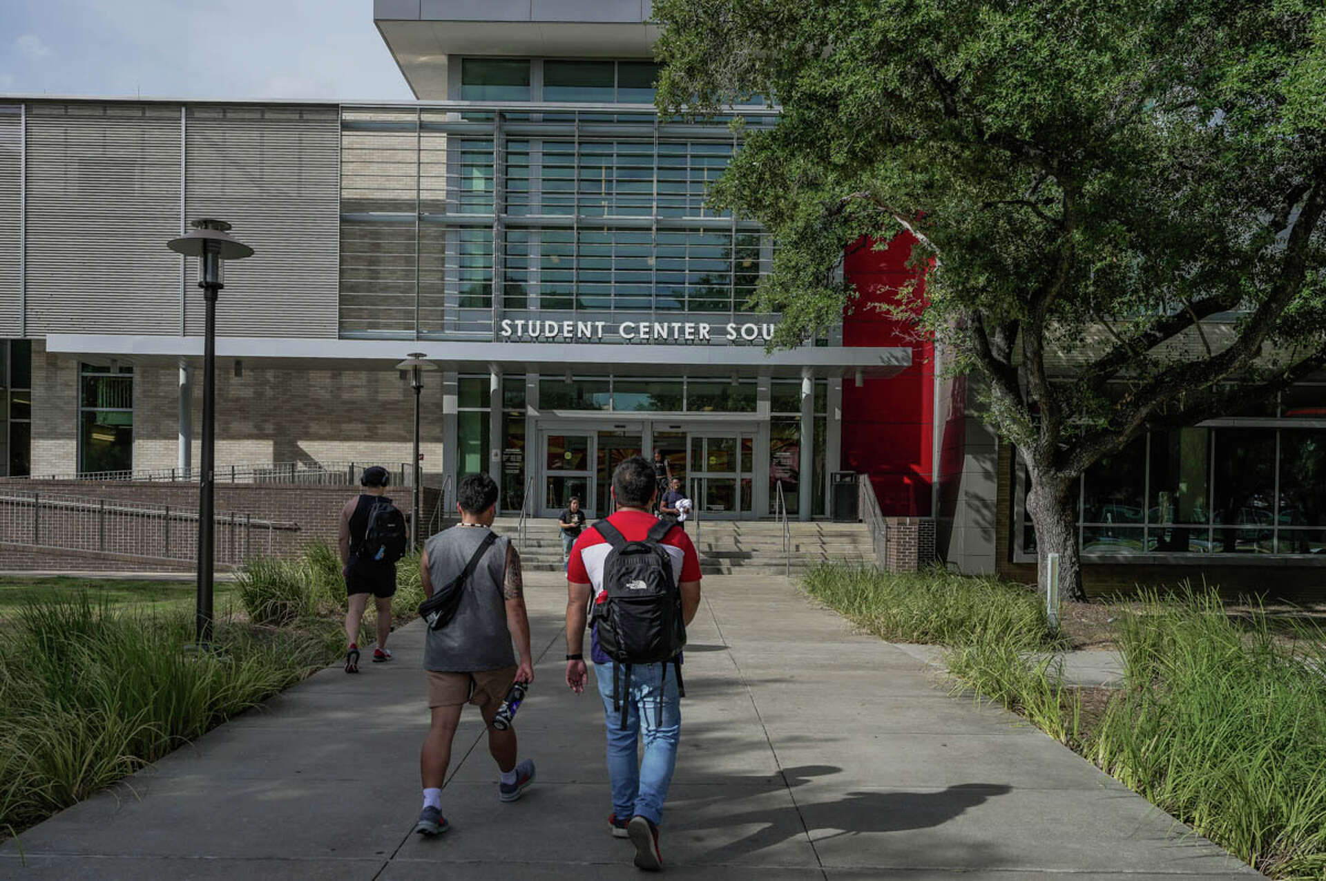 Houston colleges see more freshmen amid national decline