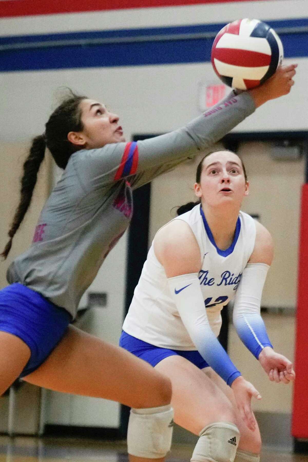 High school volleyball: The Woodlands maintains mastery of Oak Ridge