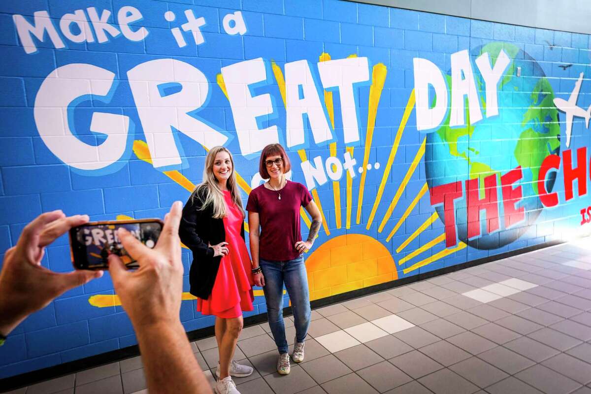 Spring artist paints mural to encourage students at Conroe ISD school
