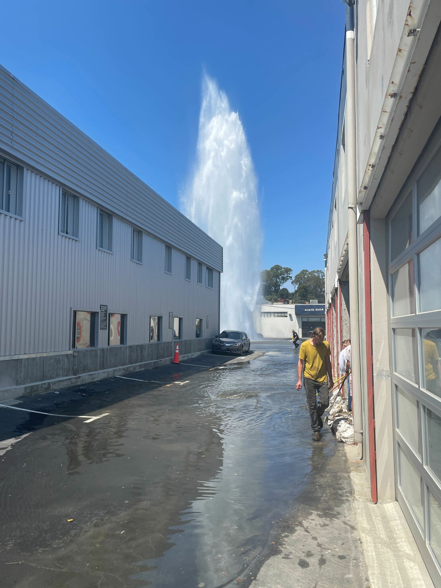 Car crash in Sausalito takes out power pole, fire hydrant