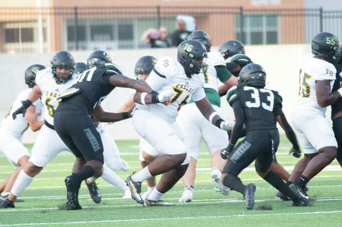 High school football: Iowa Colony tops Fort Bend Christian Academy