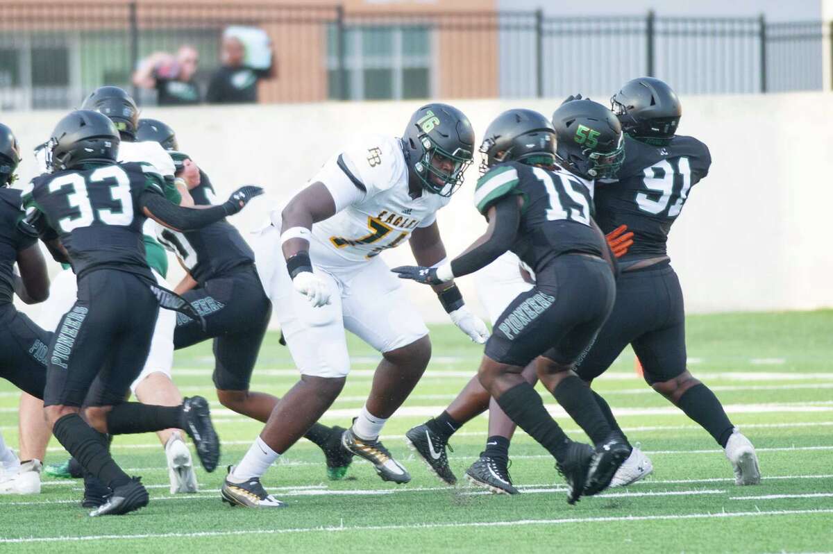 High school football: Iowa Colony tops Fort Bend Christian Academy