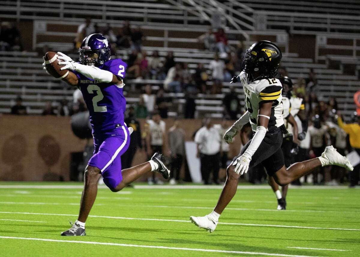Eisenhower Eagles rally past Morton Ranch Mavericks in thriller