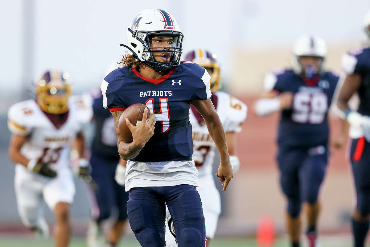 High school football: SA Veterans Memorial 42, Harlandale 19