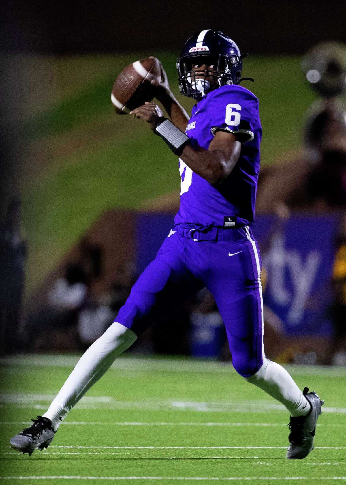 Eisenhower Eagles rally past Morton Ranch Mavericks in thriller