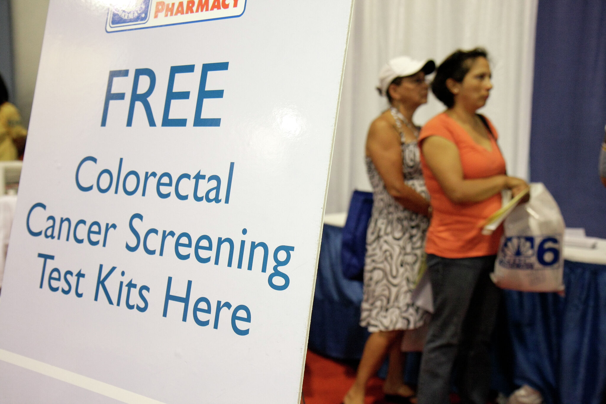 Jacksonville Memorial Hospital giving out colorectal screening kits
