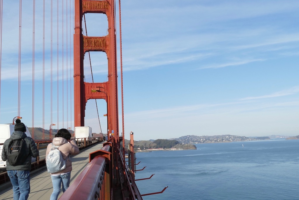Golden Gate Bridge patrol officer goes viral saving a phone