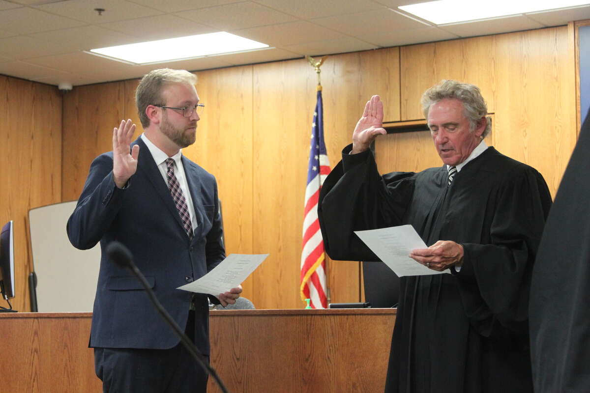 Manistee County swears in Jared Henry as probate judge