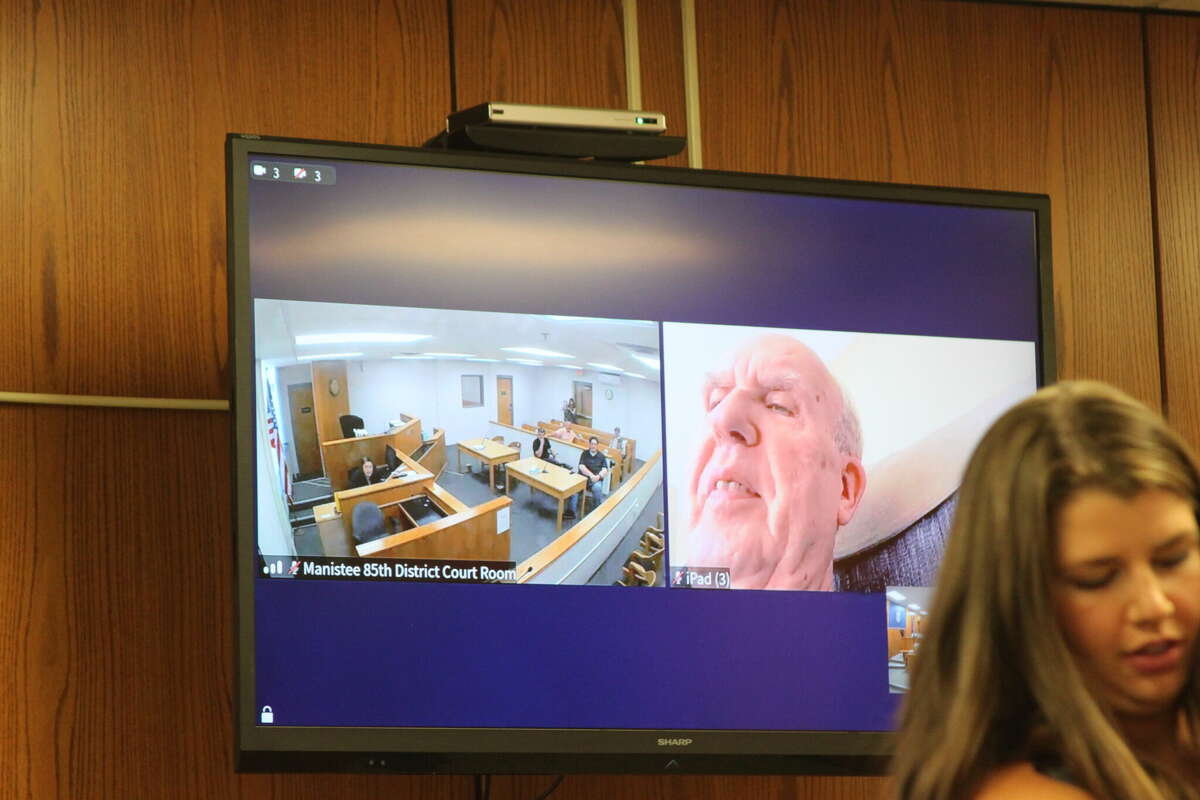 Manistee County swears in Jared Henry as probate judge