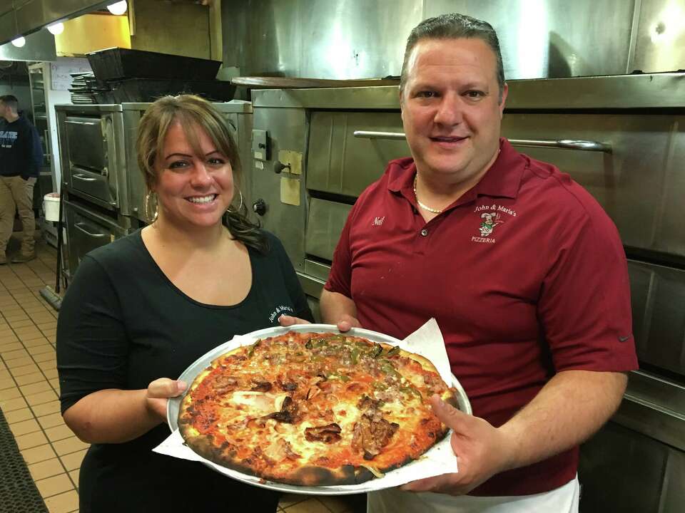 Which CT pizza places does reviewer Dave Portnoy like best?