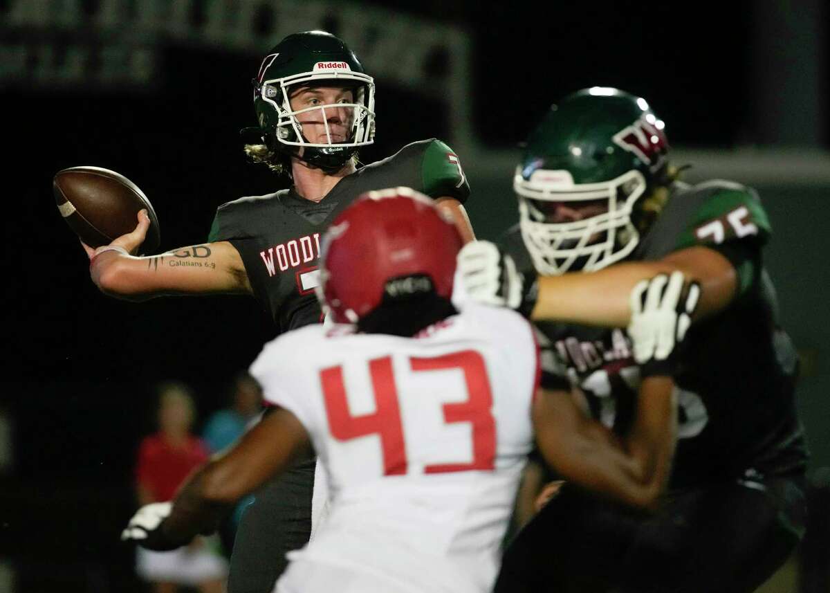 North Shore Mustangs roll past The Woodlands Highlanders