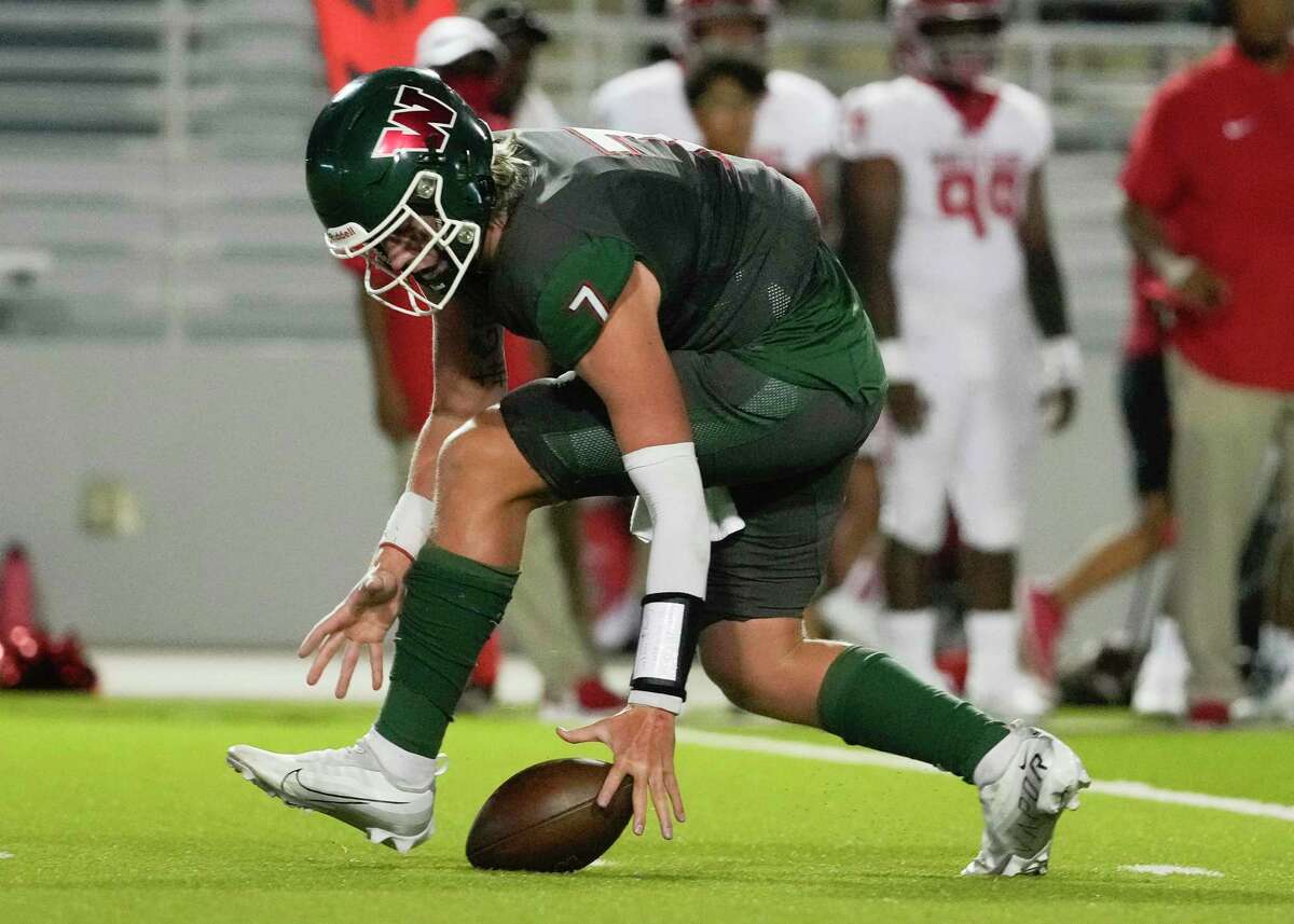 North Shore Mustangs roll past The Woodlands Highlanders
