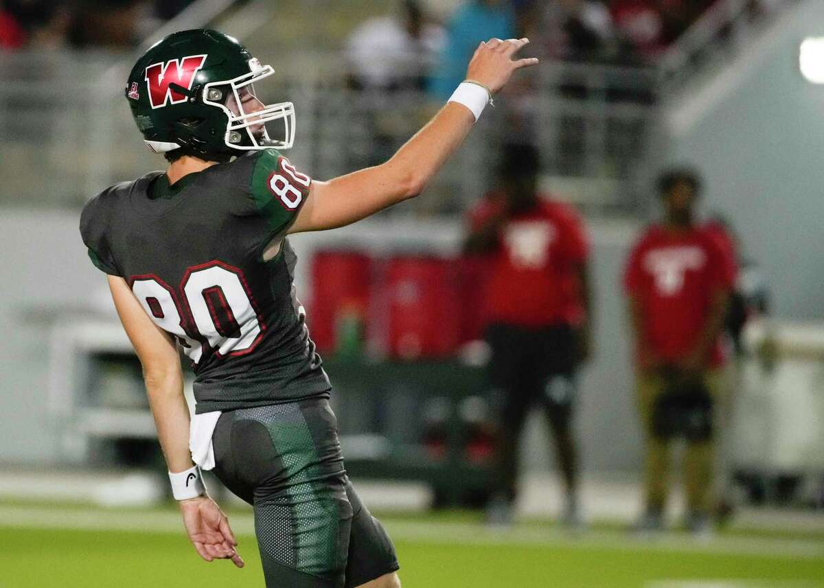 North Shore Mustangs roll past The Woodlands Highlanders