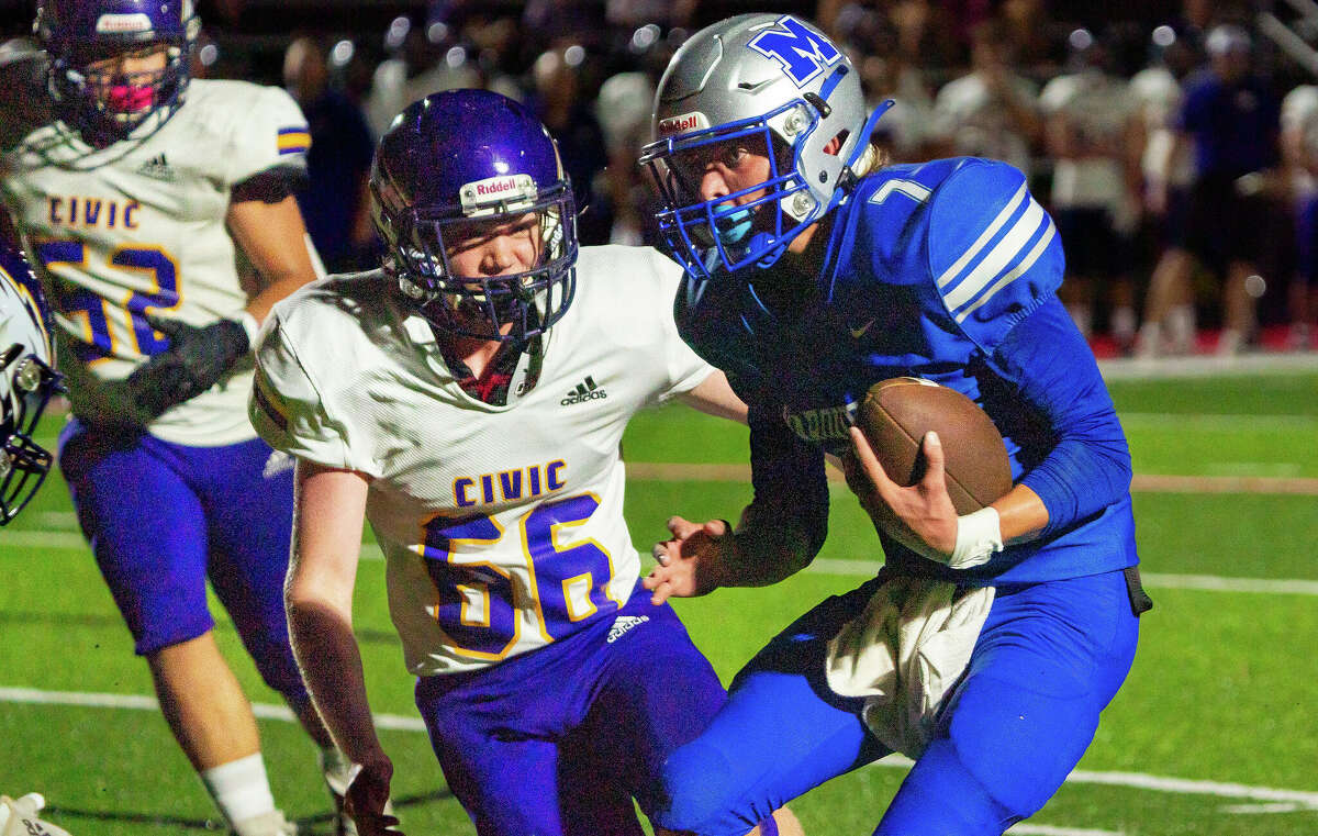 Civic Memorial defeats Marquette Catholic 42-10 in season opener