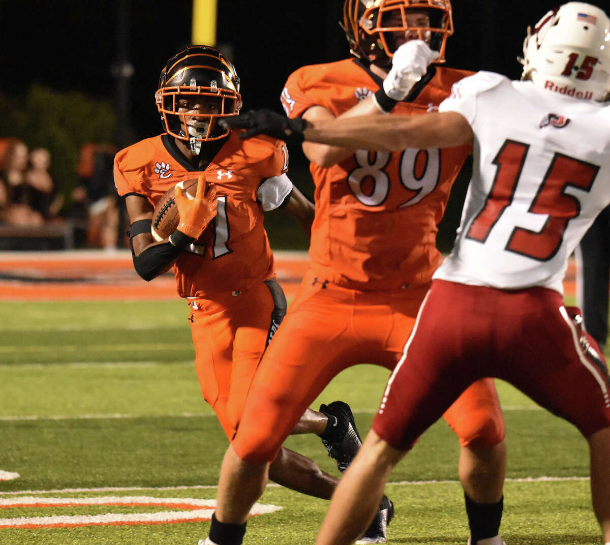 Edwardsville scores late to give Pickering first win