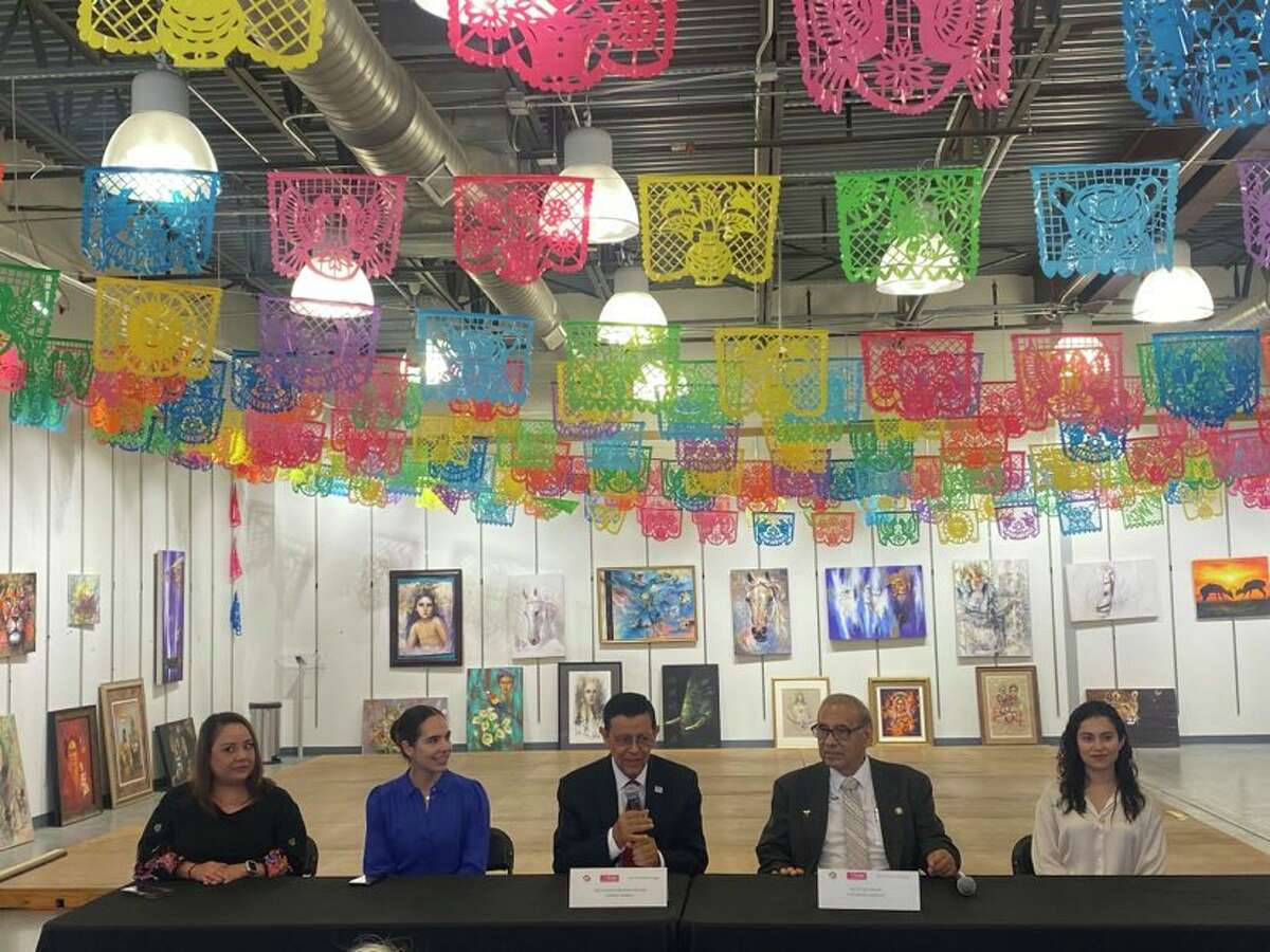 Mexican consulate gives Laredo mayor Trevino prestigious Ohtli award