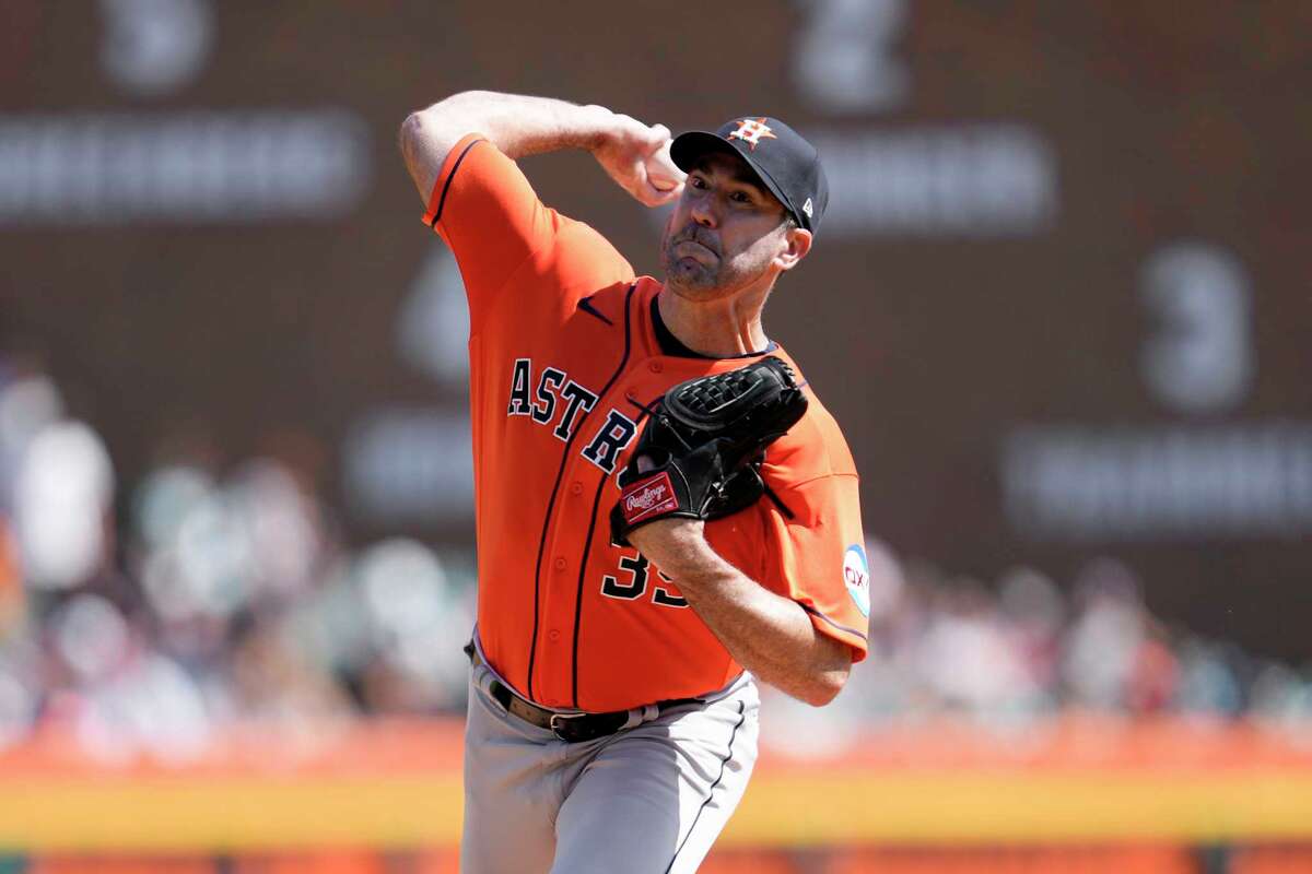 Astros tie franchise record with 25 hits in rout of Detroit