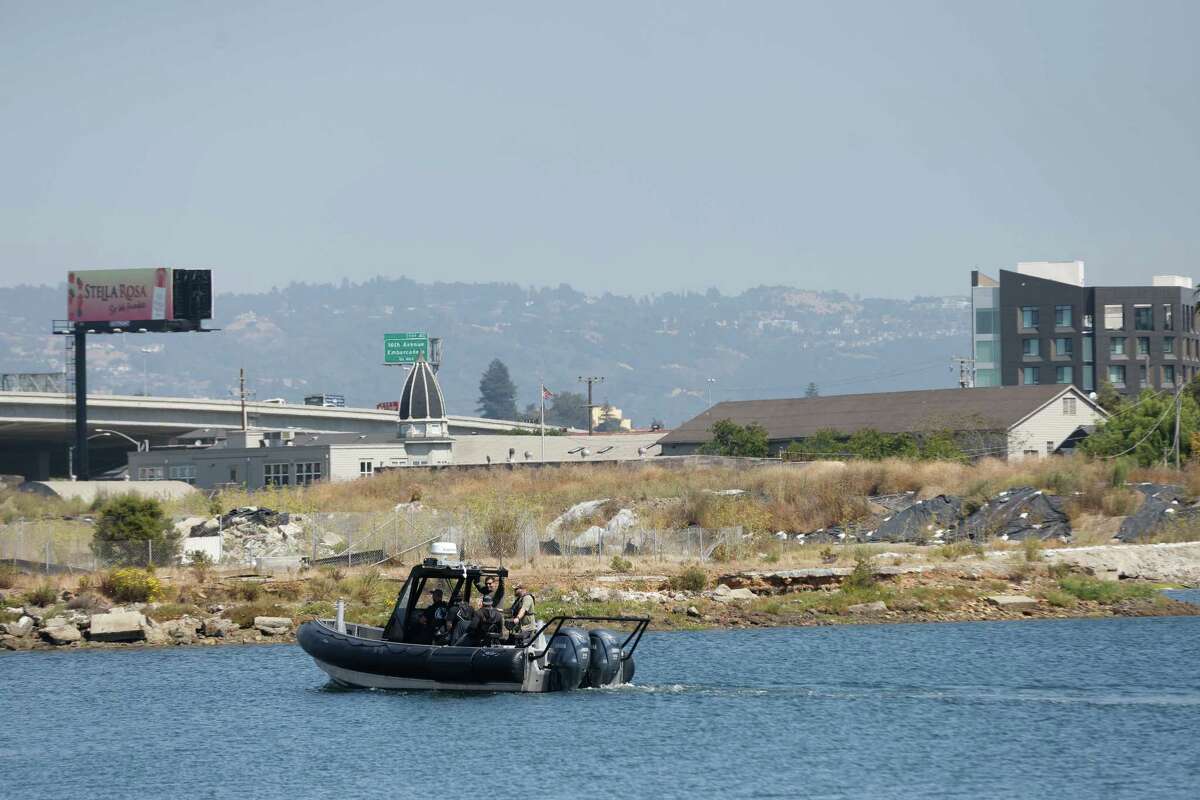 New type of crime wave sweeps Oakland’s waterfront: ‘Pirates’