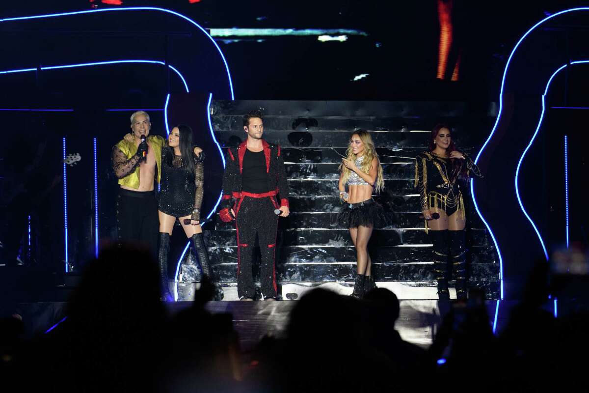 RBD Soy Rebelde Tour draws thousands of fans to Houston show