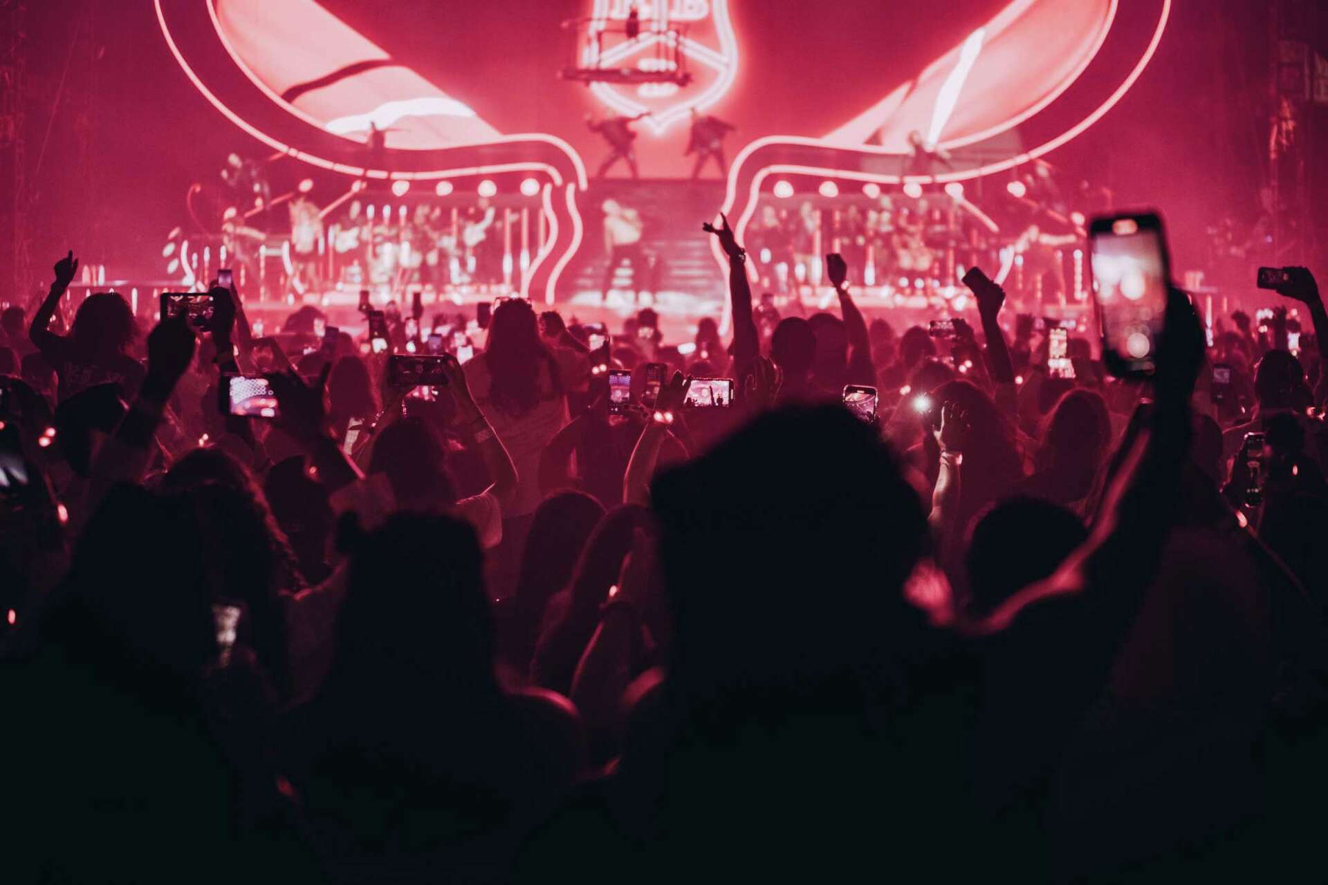 RBD Soy Rebelde Tour draws thousands of fans to Houston show